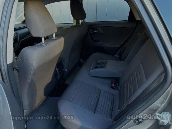 Pelēks Toyota Auris 2016 Tallina, ar dzinēja tilpumu 1.80 L un nobraukumu 99 tūkst. km par 12900 €, foto 11 vietnē AUTOMOTO.COM.LV
