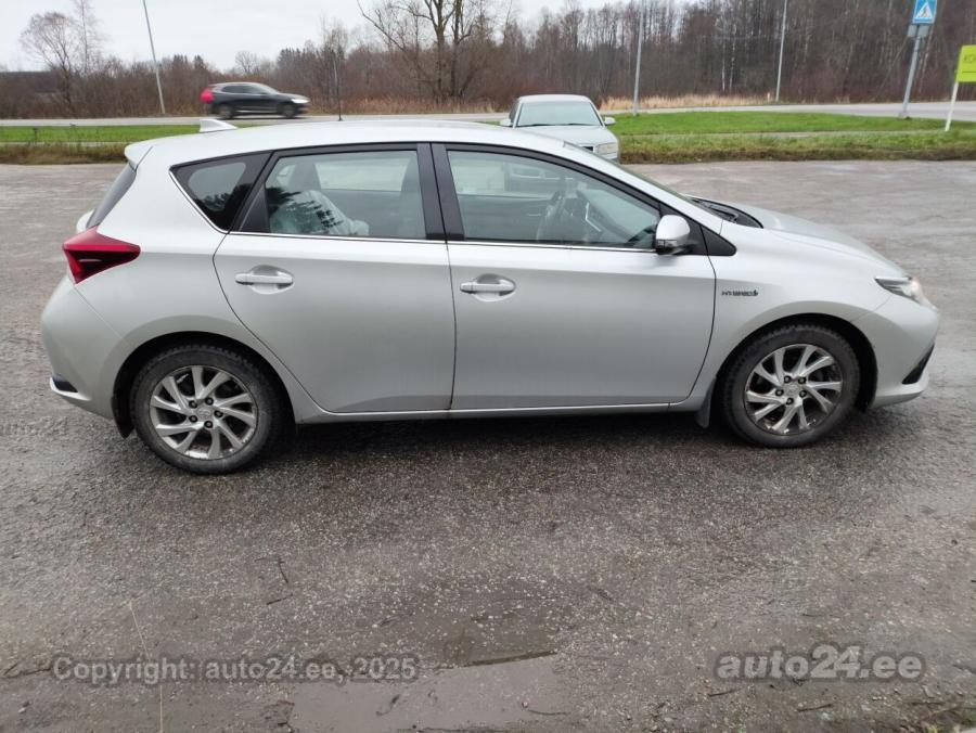 Grey Toyota Auris 2016 in Tallinn, with an engine capacity of 1.80 L and mileage of 97 thousand km for 11500 €, photo 2 on AUTOMOTO.COM.LV