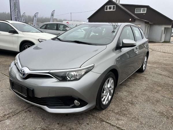 Pelēks Toyota Auris 2016 Viļņa, ar dzinēja tilpumu 1.80 L un nobraukumu 250 tūkst. km par 9200 €, foto 1 vietnē AUTOMOTO.COM.LV