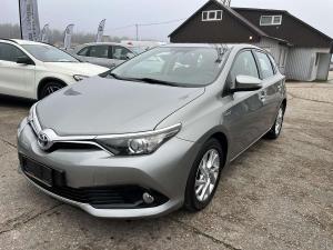 Grey Toyota Auris 2016 in Vilnius, with an engine capacity of 1.80 L and mileage of 250 thousand km for 9200 €, photo  on AUTOMOTO.COM.LV