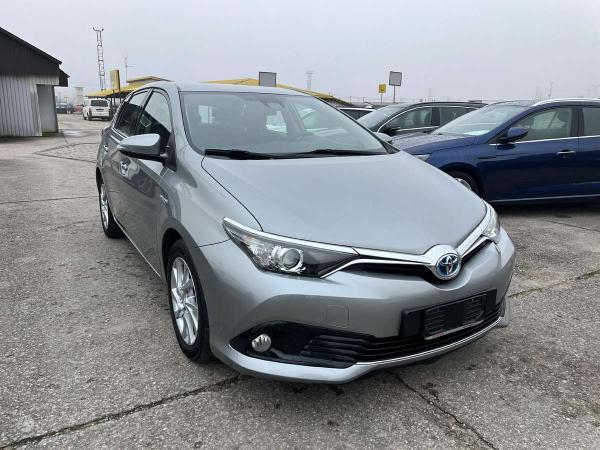 Pelēks Toyota Auris 2016 Viļņa, ar dzinēja tilpumu 1.80 L un nobraukumu 250 tūkst. km par 9200 €, foto 3 vietnē AUTOMOTO.COM.LV