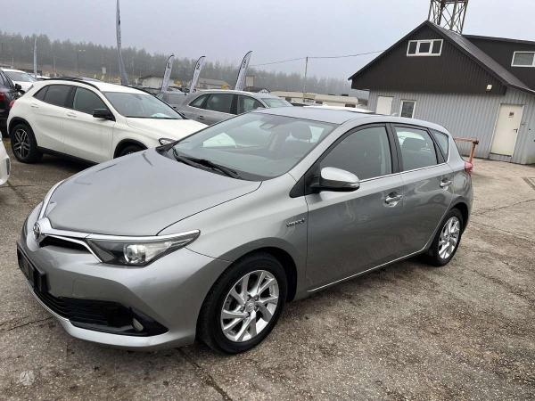 Pelēks Toyota Auris 2016 Viļņa, ar dzinēja tilpumu 1.80 L un nobraukumu 250 tūkst. km par 9200 €, foto 4 vietnē AUTOMOTO.COM.LV