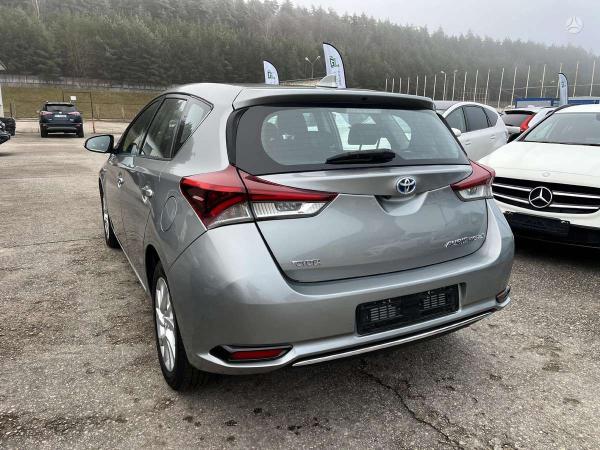 Pelēks Toyota Auris 2016 Viļņa, ar dzinēja tilpumu 1.80 L un nobraukumu 250 tūkst. km par 9200 €, foto 7 vietnē AUTOMOTO.COM.LV