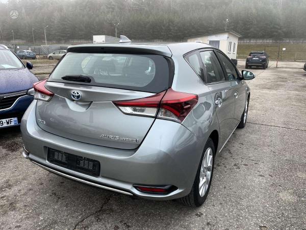 Pelēks Toyota Auris 2016 Viļņa, ar dzinēja tilpumu 1.80 L un nobraukumu 250 tūkst. km par 9200 €, foto 9 vietnē AUTOMOTO.COM.LV