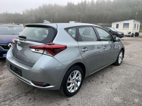 Pelēks Toyota Auris 2016 Viļņa, ar dzinēja tilpumu 1.80 L un nobraukumu 250 tūkst. km par 9200 €, foto 10 vietnē AUTOMOTO.COM.LV