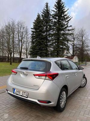 Grey Toyota Auris 2016 in Plunge, with an engine capacity of 1.40 L and mileage of 138 thousand km for 8500 €, photo 3 on AUTOMOTO.COM.LV