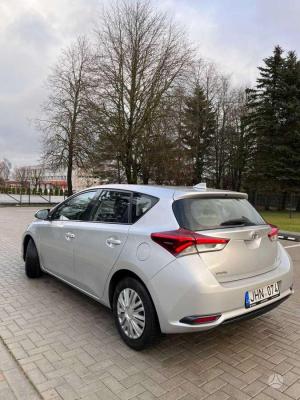 Grey Toyota Auris 2016 in Plunge, with an engine capacity of 1.40 L and mileage of 138 thousand km for 8500 €, photo 4 on AUTOMOTO.COM.LV