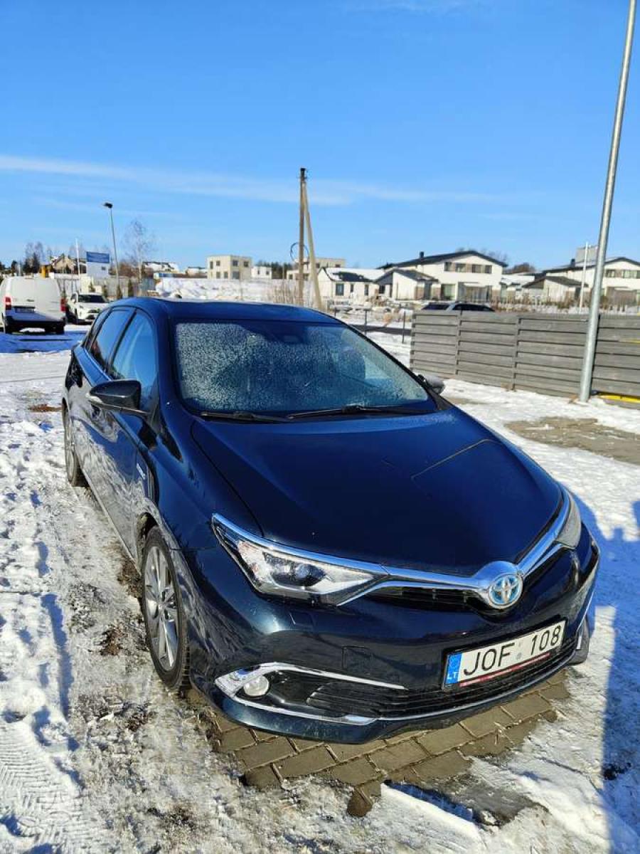Pelēks Toyota Auris 2016 Viļņa, ar dzinēja tilpumu 1.80 L un nobraukumu 205 tūkst. km par 10500 €, foto 1 vietnē AUTOMOTO.COM.LV