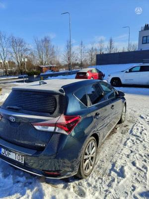 Pelēks Toyota Auris 2016 Viļņa, ar dzinēja tilpumu 1.80 L un nobraukumu 205 tūkst. km par 10500 €, foto 2 vietnē AUTOMOTO.COM.LV