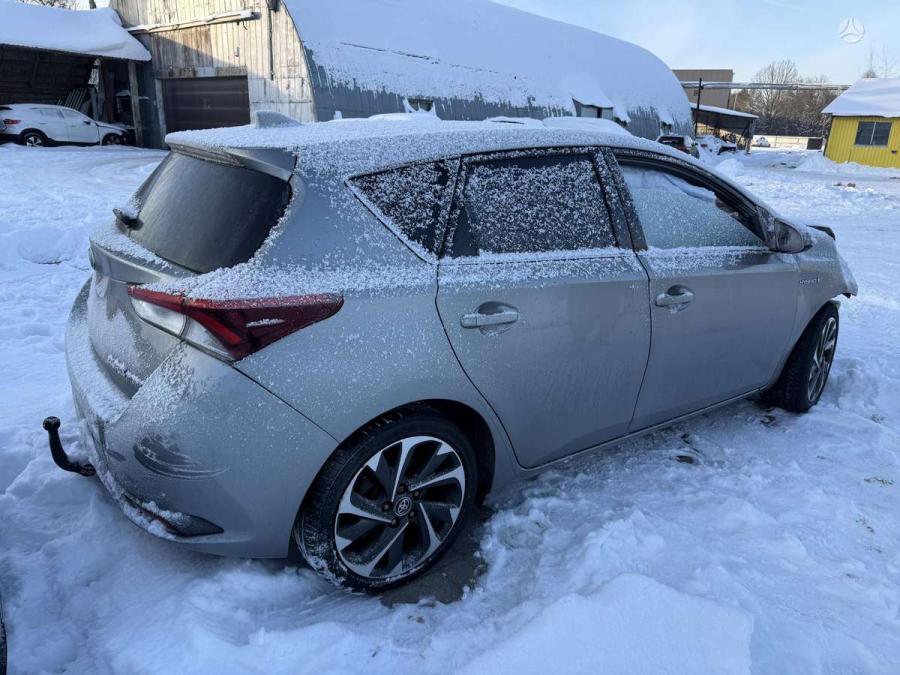 Pelēks Toyota Auris 2016 Kauņa, ar dzinēja tilpumu 1.80 L un nobraukumu 140 tūkst. km par 5300 €, foto 4 vietnē AUTOMOTO.COM.LV
