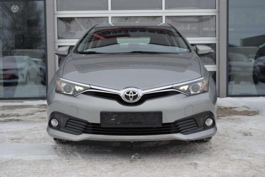 Grey Toyota Auris 2016 in Vilnius, with an engine capacity of 1.36 L and mileage of 214 thousand km for 8000 €, photo 3 on AUTOMOTO.COM.LV