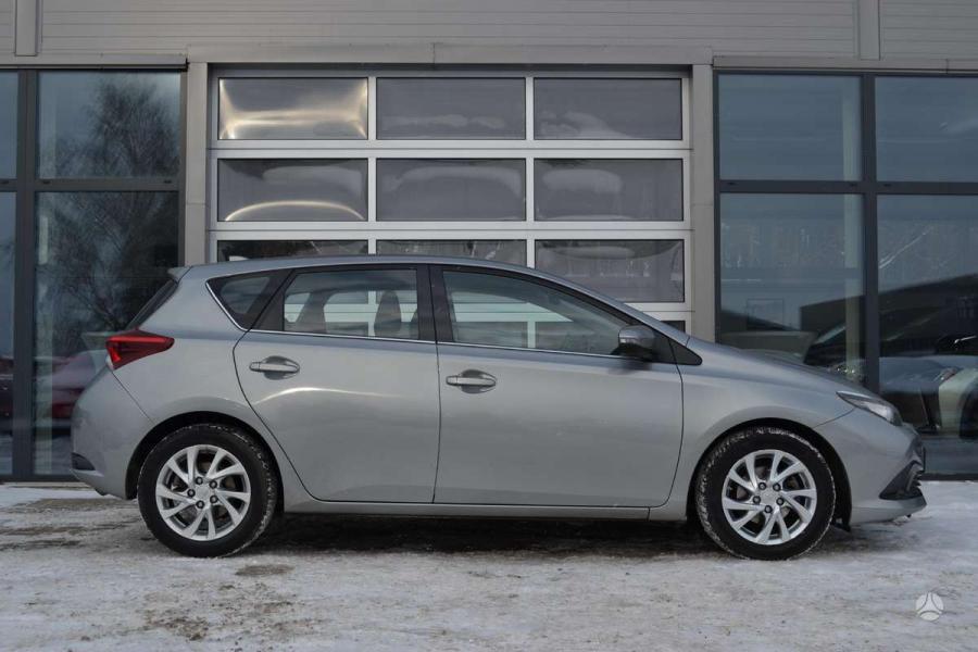 Grey Toyota Auris 2016 in Vilnius, with an engine capacity of 1.36 L and mileage of 214 thousand km for 8000 €, photo 6 on AUTOMOTO.COM.LV
