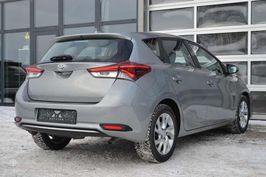 Grey Toyota Auris 2016 in Vilnius, with an engine capacity of 1.36 L and mileage of 214 thousand km for 8000 €, photo 10 on AUTOMOTO.COM.LV