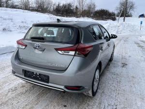 Grey Toyota Auris 2016 in Vilnius, with an engine capacity of 1.80 L and mileage of 250 thousand km for 9200 €, photo 9 on AUTOMOTO.COM.LV