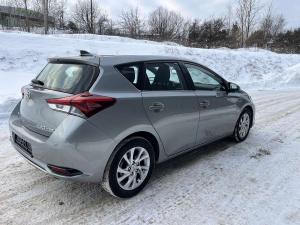 Grey Toyota Auris 2016 in Vilnius, with an engine capacity of 1.80 L and mileage of 250 thousand km for 9200 €, photo 10 on AUTOMOTO.COM.LV