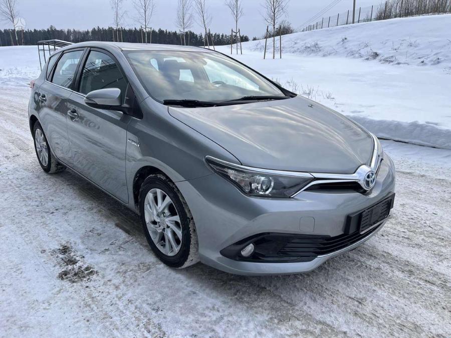 Grey Toyota Auris 2016 in Vilnius, with an engine capacity of 1.80 L and mileage of 250 thousand km for 9200 €, photo 12 on AUTOMOTO.COM.LV