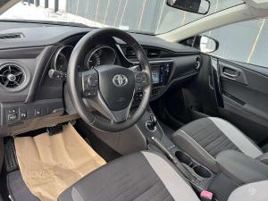Grey Toyota Auris 2016 in Vilnius, with an engine capacity of 1.80 L and mileage of 250 thousand km for 9200 €, photo 16 on AUTOMOTO.COM.LV