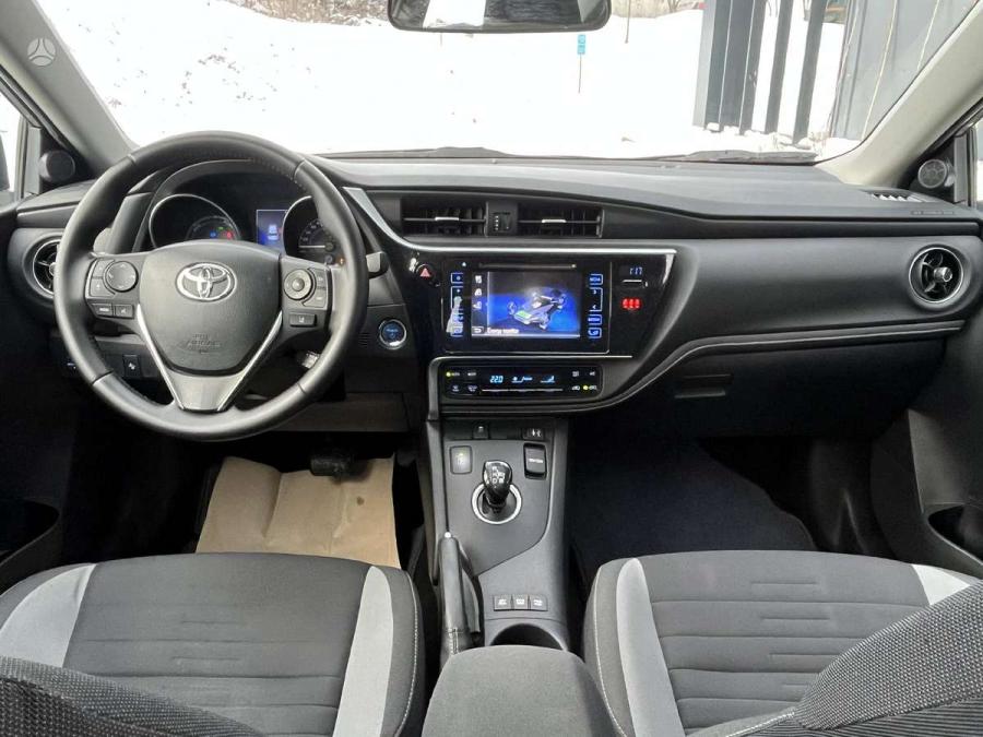 Grey Toyota Auris 2016 in Vilnius, with an engine capacity of 1.80 L and mileage of 250 thousand km for 9200 €, photo 17 on AUTOMOTO.COM.LV