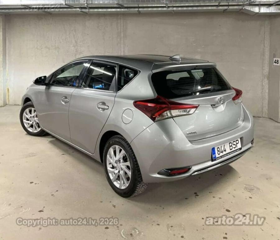 Grey Toyota Auris 2016 in Tallinn, with an engine capacity of 1.60 L and mileage of 167 thousand km for 10890 €, photo 4 on AUTOMOTO.COM.LV