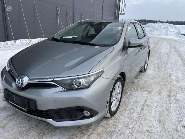 Pelēks Toyota Auris 2016 Viļņa, ar dzinēja tilpumu 1.80 L un nobraukumu 250 tūkst. km par 9200 €, foto 1 vietnē AUTOMOTO.COM.LV
