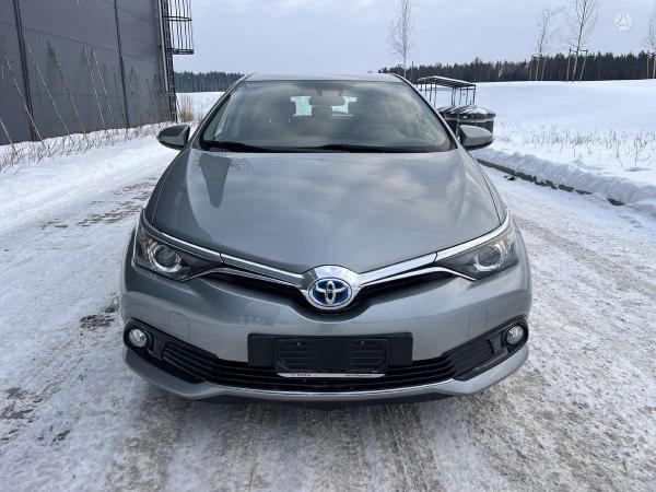 Pelēks Toyota Auris 2016 Viļņa, ar dzinēja tilpumu 1.80 L un nobraukumu 250 tūkst. km par 9200 €, foto 2 vietnē AUTOMOTO.COM.LV