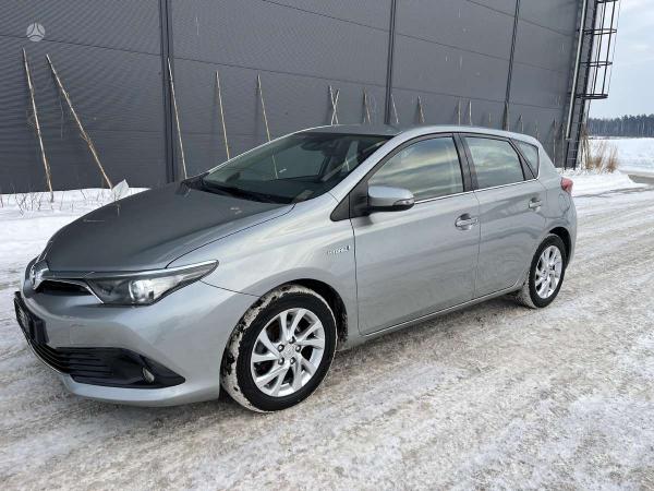 Pelēks Toyota Auris 2016 Viļņa, ar dzinēja tilpumu 1.80 L un nobraukumu 250 tūkst. km par 9200 €, foto 4 vietnē AUTOMOTO.COM.LV