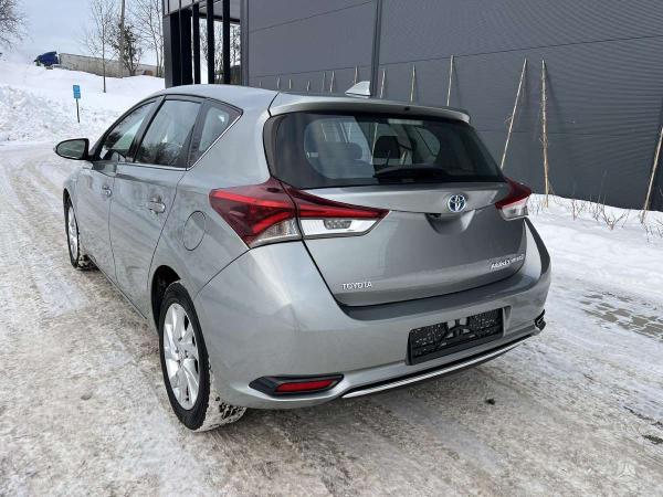 Pelēks Toyota Auris 2016 Viļņa, ar dzinēja tilpumu 1.80 L un nobraukumu 250 tūkst. km par 9200 €, foto 7 vietnē AUTOMOTO.COM.LV