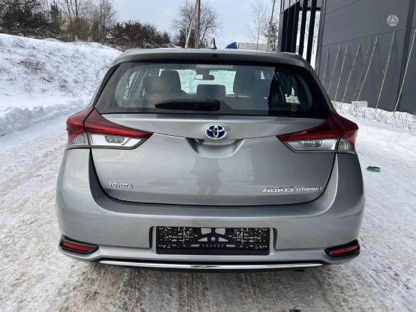 Pelēks Toyota Auris 2016 Viļņa, ar dzinēja tilpumu 1.80 L un nobraukumu 250 tūkst. km par 9200 €, foto 8 vietnē AUTOMOTO.COM.LV