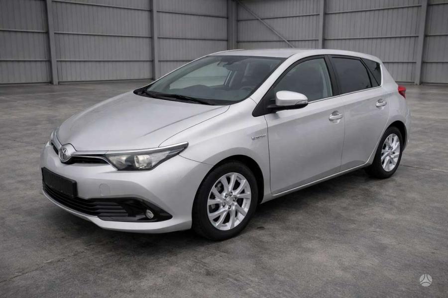 Pelēks Toyota Auris 2016 Viļņa, ar dzinēja tilpumu 1.80 L un nobraukumu 207 tūkst. km par 9900 €, foto 1 vietnē AUTOMOTO.COM.LV
