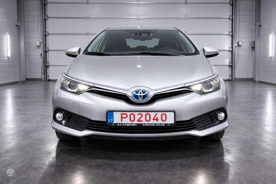 Pelēks Toyota Auris 2016 Viļņa, ar dzinēja tilpumu 1.80 L un nobraukumu 207 tūkst. km par 9900 €, foto 3 vietnē AUTOMOTO.COM.LV