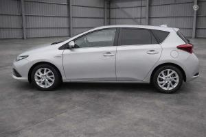 Pelēks Toyota Auris 2016 Viļņa, ar dzinēja tilpumu 1.80 L un nobraukumu 207 tūkst. km par 9900 €, foto 4 vietnē AUTOMOTO.COM.LV