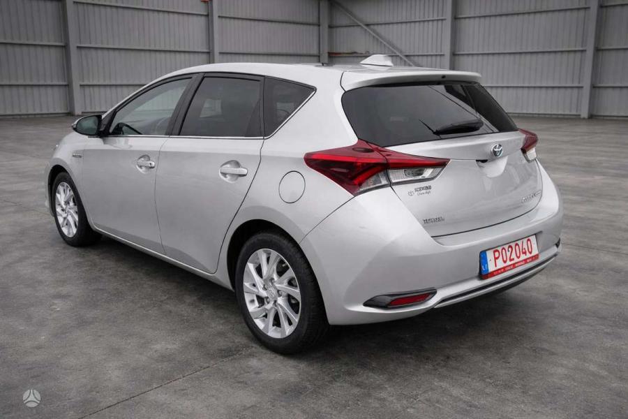 Pelēks Toyota Auris 2016 Viļņa, ar dzinēja tilpumu 1.80 L un nobraukumu 207 tūkst. km par 9900 €, foto 6 vietnē AUTOMOTO.COM.LV