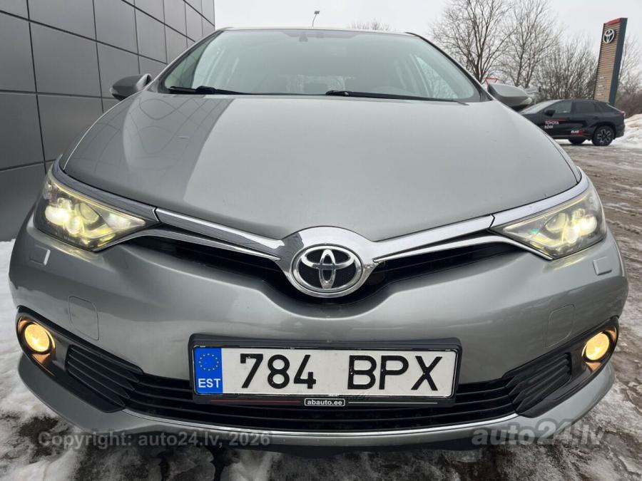 Grey Toyota Auris 2016 in Kuressaare, with an engine capacity of 1.60 L and mileage of 148 thousand km for 9950 €, photo 2 on AUTOMOTO.COM.LV