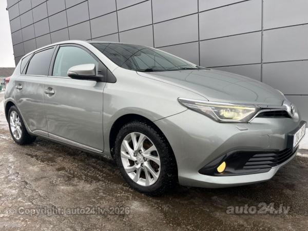 Pelēks Toyota Auris 2016 Kuresāre, ar dzinēja tilpumu 1.60 L un nobraukumu 148 tūkst. km par 9950 €, foto 3 vietnē AUTOMOTO.COM.LV