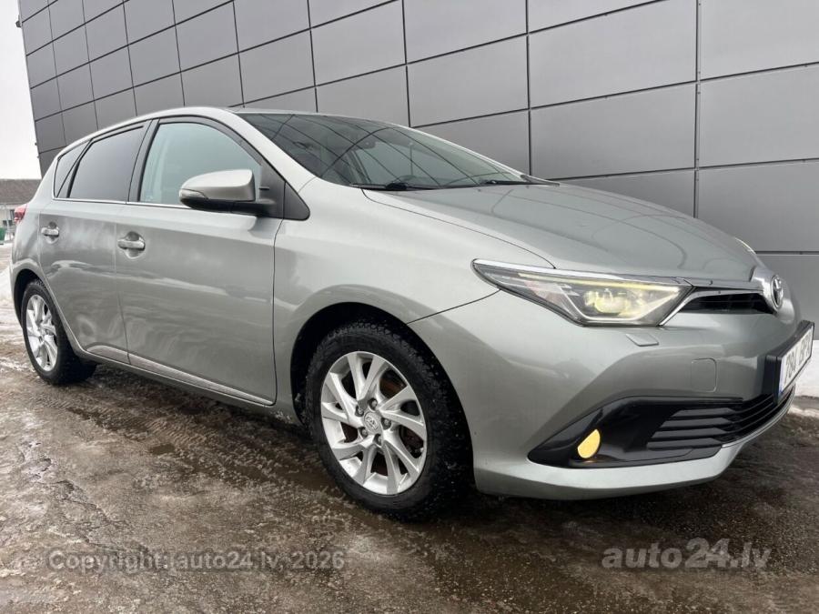 Grey Toyota Auris 2016 in Kuressaare, with an engine capacity of 1.60 L and mileage of 148 thousand km for 9950 €, photo 3 on AUTOMOTO.COM.LV