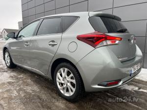 Grey Toyota Auris 2016 in Kuressaare, with an engine capacity of 1.60 L and mileage of 148 thousand km for 9950 €, photo 4 on AUTOMOTO.COM.LV