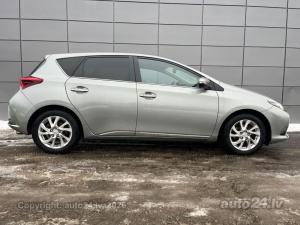 Grey Toyota Auris 2016 in Kuressaare, with an engine capacity of 1.60 L and mileage of 148 thousand km for 9950 €, photo 7 on AUTOMOTO.COM.LV