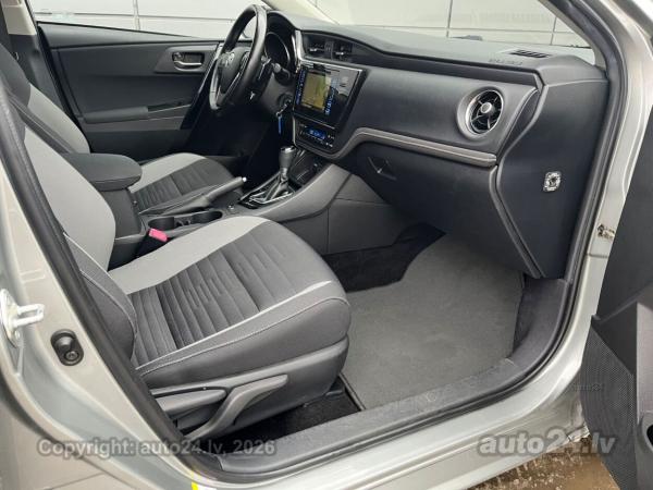 Grey Toyota Auris 2016 in Kuressaare, with an engine capacity of 1.60 L and mileage of 148 thousand km for 9950 €, photo 11 on AUTOMOTO.COM.LV