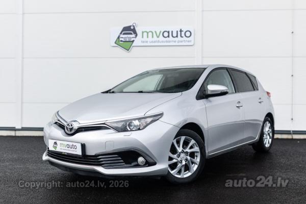 Pelēks Toyota Auris 2016 Tallina, ar dzinēja tilpumu 1.60 L un nobraukumu 127 tūkst. km par 9990 €, foto 3 vietnē AUTOMOTO.COM.LV