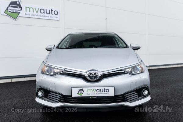 Pelēks Toyota Auris 2016 Tallina, ar dzinēja tilpumu 1.60 L un nobraukumu 127 tūkst. km par 9990 €, foto 4 vietnē AUTOMOTO.COM.LV