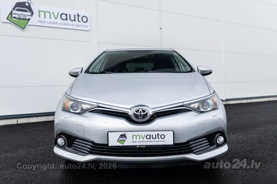 Grey Toyota Auris 2016 in Tallinn, with an engine capacity of 1.60 L and mileage of 127 thousand km for 9990 €, photo 5 on AUTOMOTO.COM.LV