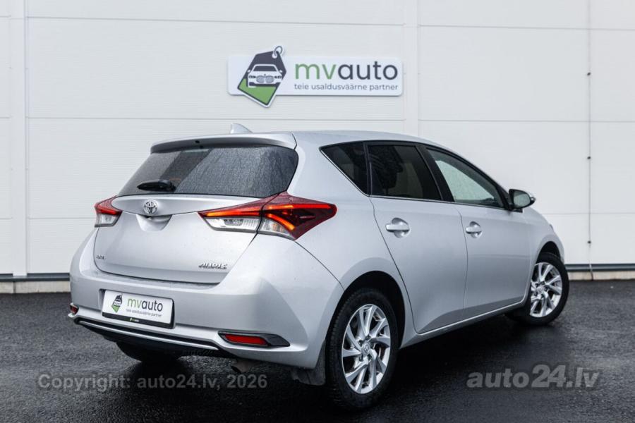 Grey Toyota Auris 2016 in Tallinn, with an engine capacity of 1.60 L and mileage of 127 thousand km for 9990 €, photo 9 on AUTOMOTO.COM.LV
