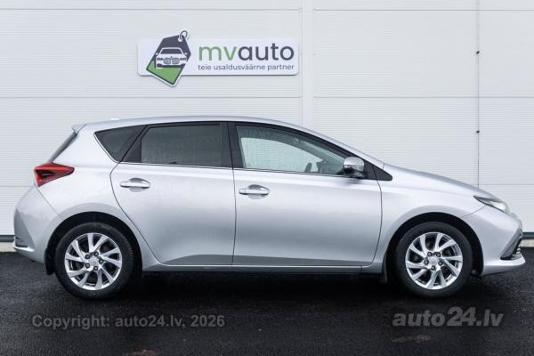 Pelēks Toyota Auris 2016 Tallina, ar dzinēja tilpumu 1.60 L un nobraukumu 127 tūkst. km par 9990 €, foto 9 vietnē AUTOMOTO.COM.LV