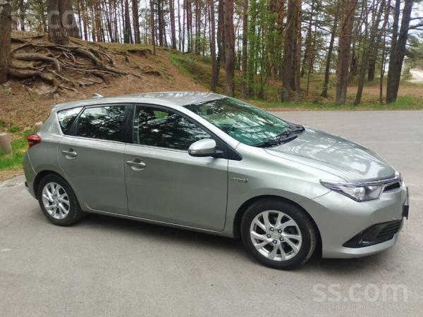 Pelēks Toyota Auris 2016 Rīga, ar dzinēja tilpumu 1.80 L un nobraukumu 237 tūkst. km par 7600 €, foto 2 vietnē AUTOMOTO.COM.LV