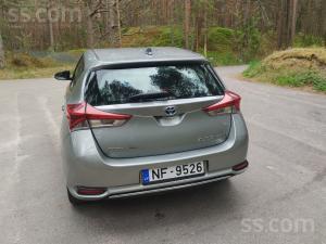 Pelēks Toyota Auris 2016 Rīga, ar dzinēja tilpumu 1.80 L un nobraukumu 237 tūkst. km par 7600 €, foto 4 vietnē AUTOMOTO.COM.LV