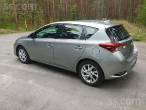 Pelēks Toyota Auris 2016 Rīga, ar dzinēja tilpumu 1.80 L un nobraukumu 237 tūkst. km par 7600 €, foto 5 vietnē AUTOMOTO.COM.LV
