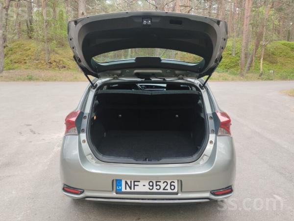 Pelēks Toyota Auris 2016 Rīga, ar dzinēja tilpumu 1.80 L un nobraukumu 237 tūkst. km par 7600 €, foto 5 vietnē AUTOMOTO.COM.LV