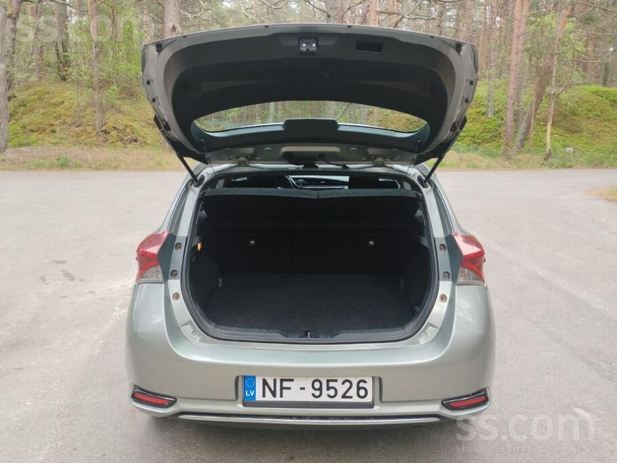 Pelēks Toyota Auris 2016 Rīga, ar dzinēja tilpumu 1.80 L un nobraukumu 237 tūkst. km par 7600 €, foto 6 vietnē AUTOMOTO.COM.LV