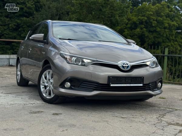 Grey Toyota Auris 2016 in Vilnius, with an engine capacity of 1.80 L and mileage of 248 thousand km for 10600 €, photo 2 on AUTOMOTO.COM.LV