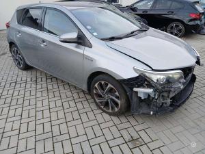 Grey Toyota Auris 2016 in Taurage, with an engine capacity of 1.80 L and mileage of 277 thousand km for 3300 €, photo 3 on AUTOMOTO.COM.LV